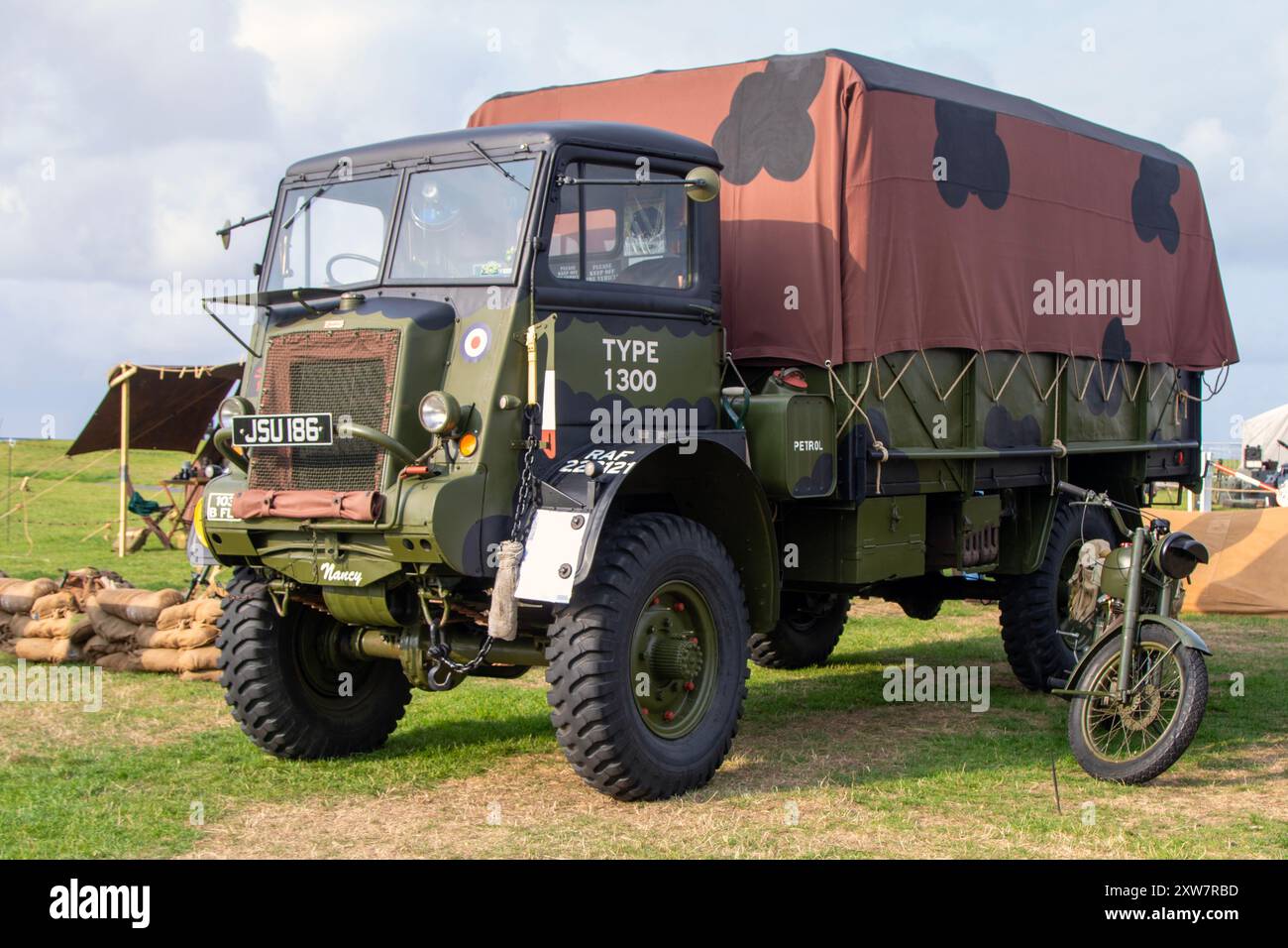 1943 Green Bedford LCV Type 1300 Petrol 3000 cc canvas covered army ...