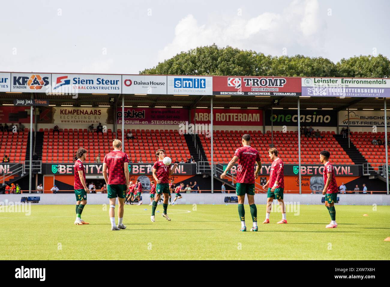 VOLENDAM, 18-08-2024, Kras Stadium, Dutch Football, Keuken Kampioen ...