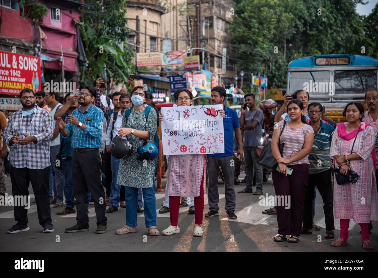 Doctors and students of R.G. Kar Medical College and Hospital along ...