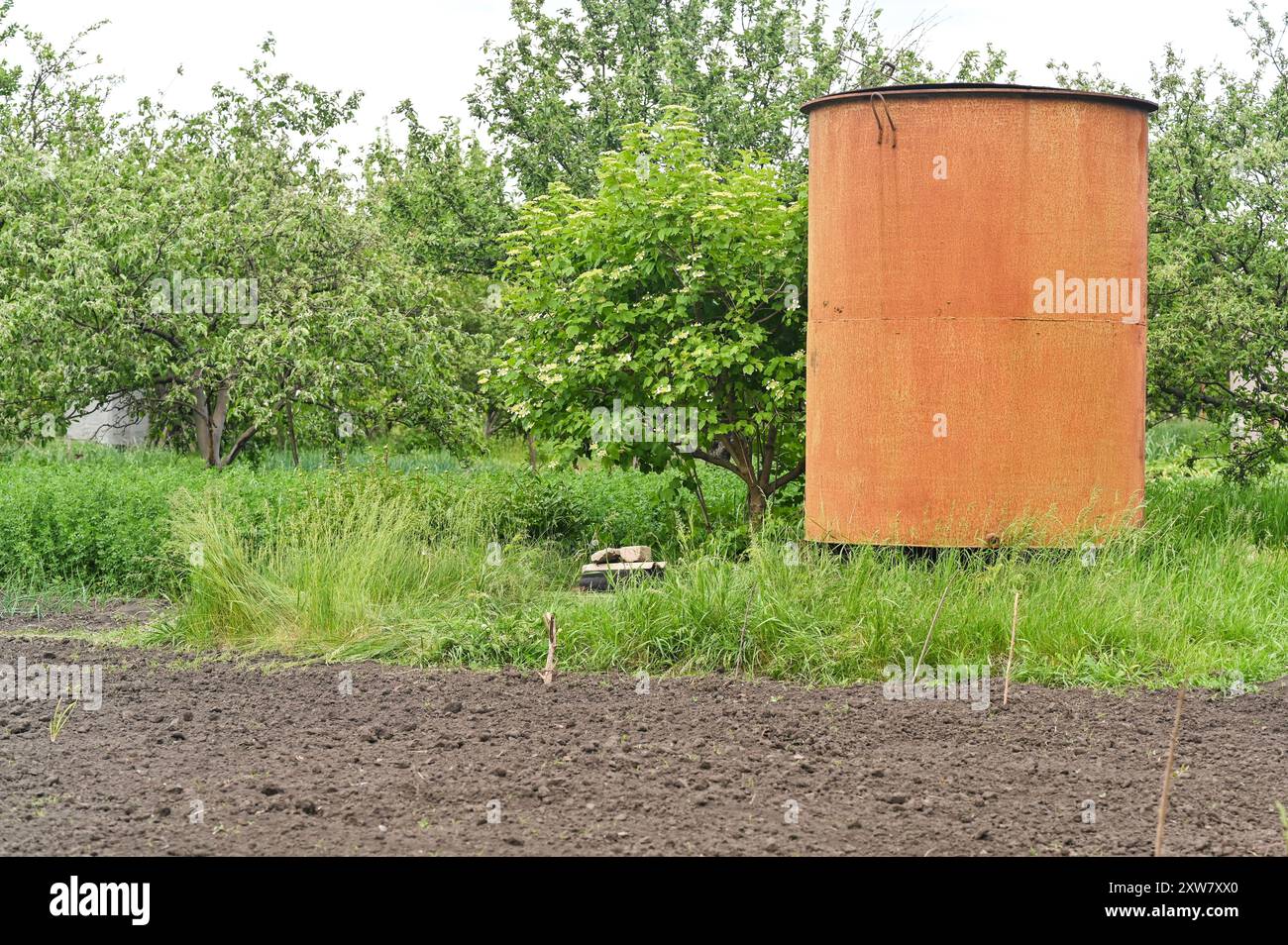 Water barrel in the garden hi-res stock photography and images - Alamy