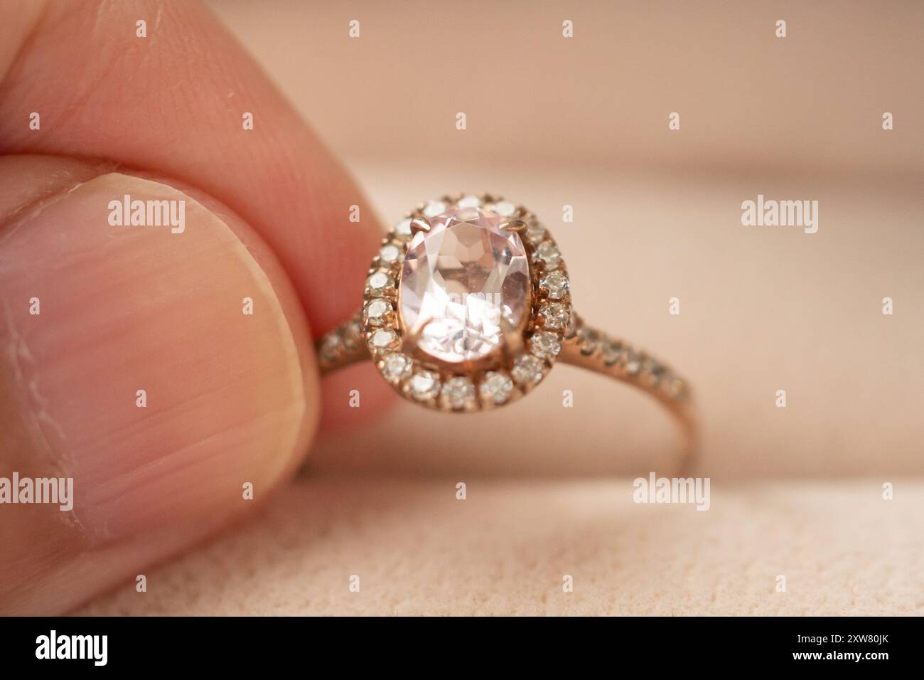 Woman hold jewelry ring hi-res stock photography and images - Alamy
