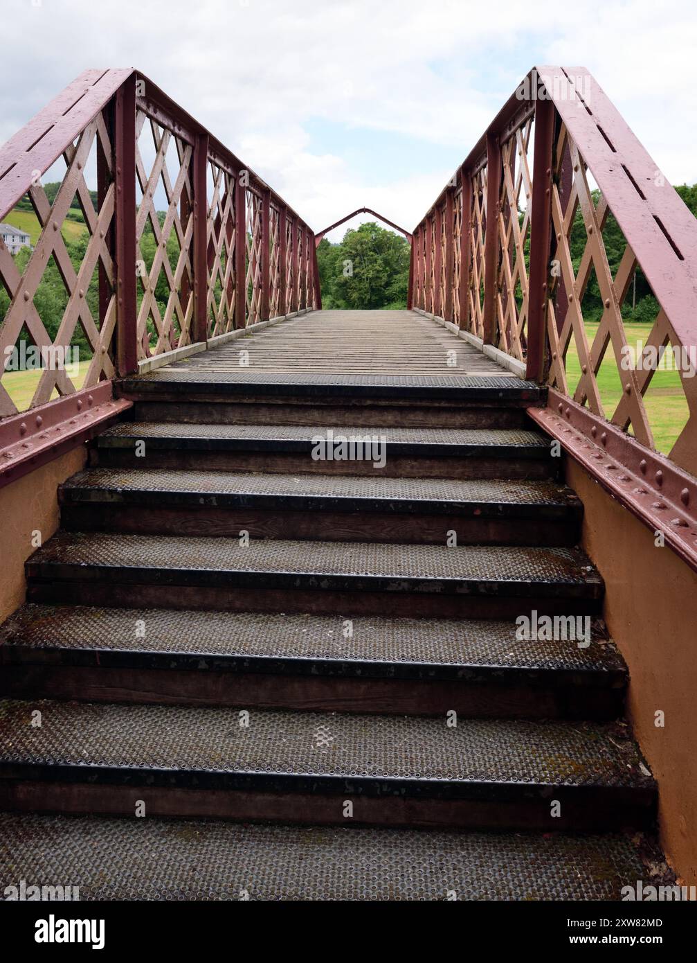 Steps on the footbridge over the railway line at Buckfastleigh station ...
