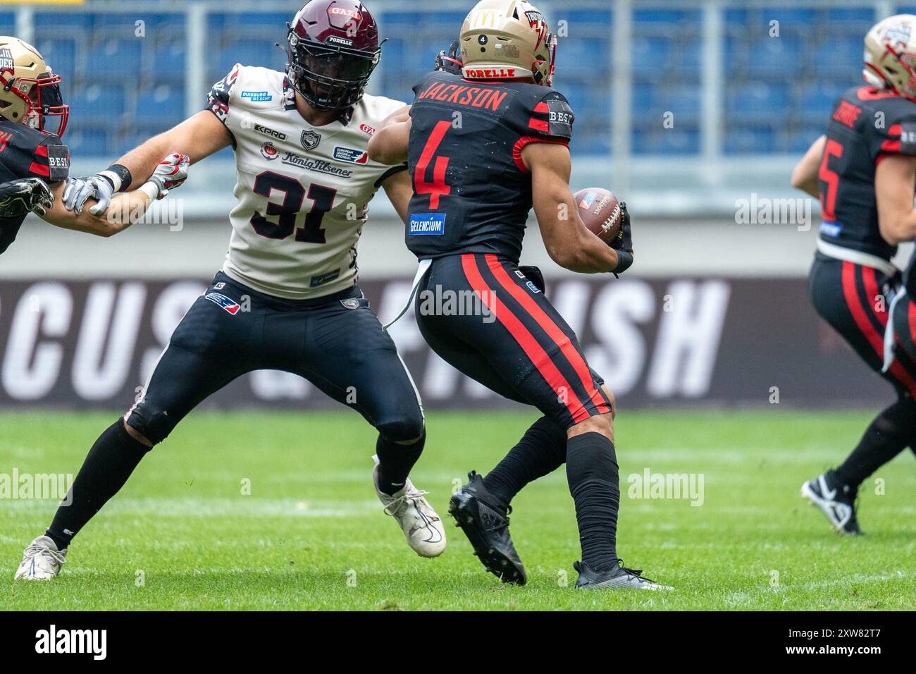 Flamur Simon (Rhein Fire, #31) und Aaron Jackson (Berlin Thunder, #4 ...