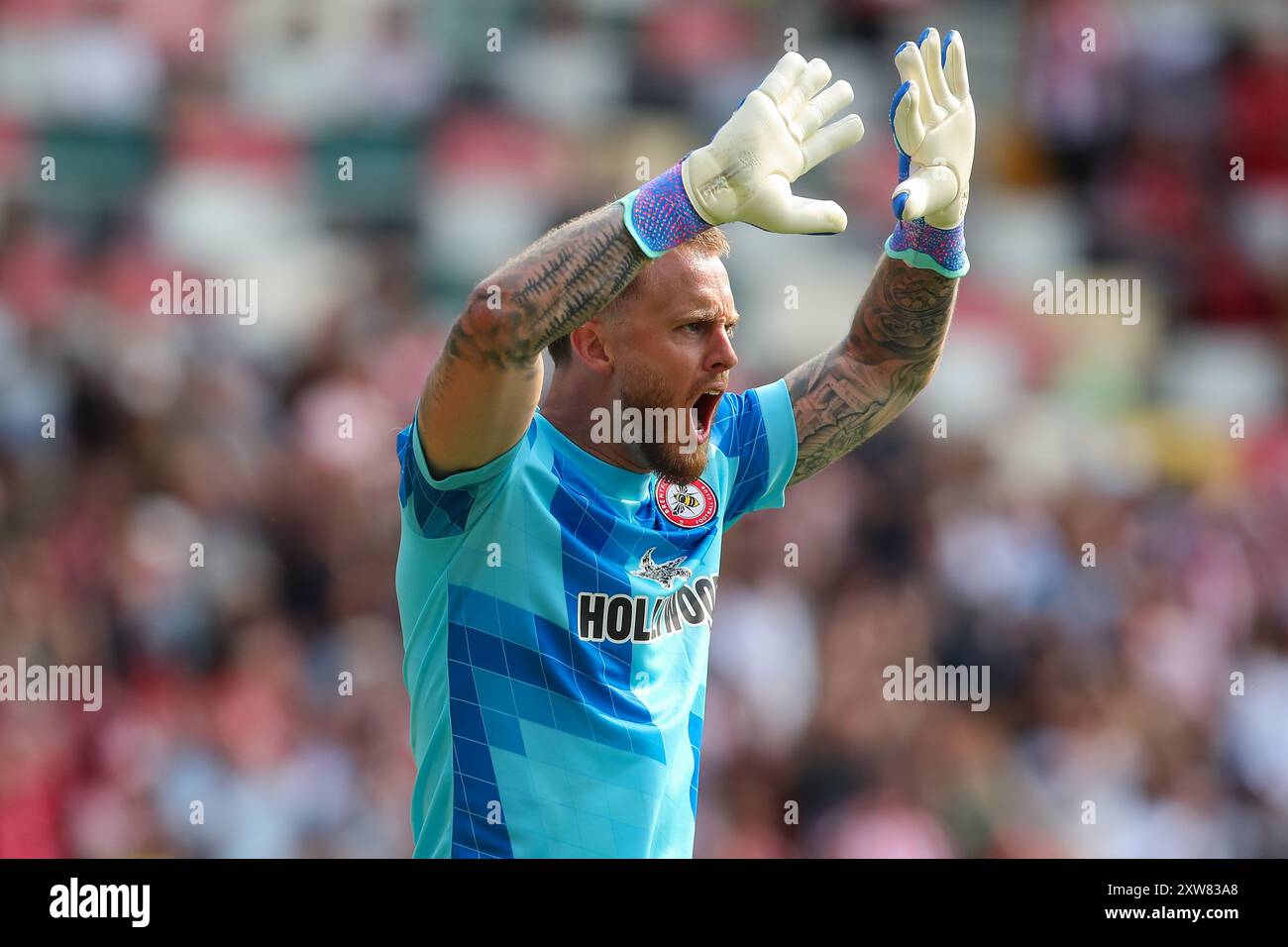 Mark Flekken of Brentford celebrates the full time result during the ...