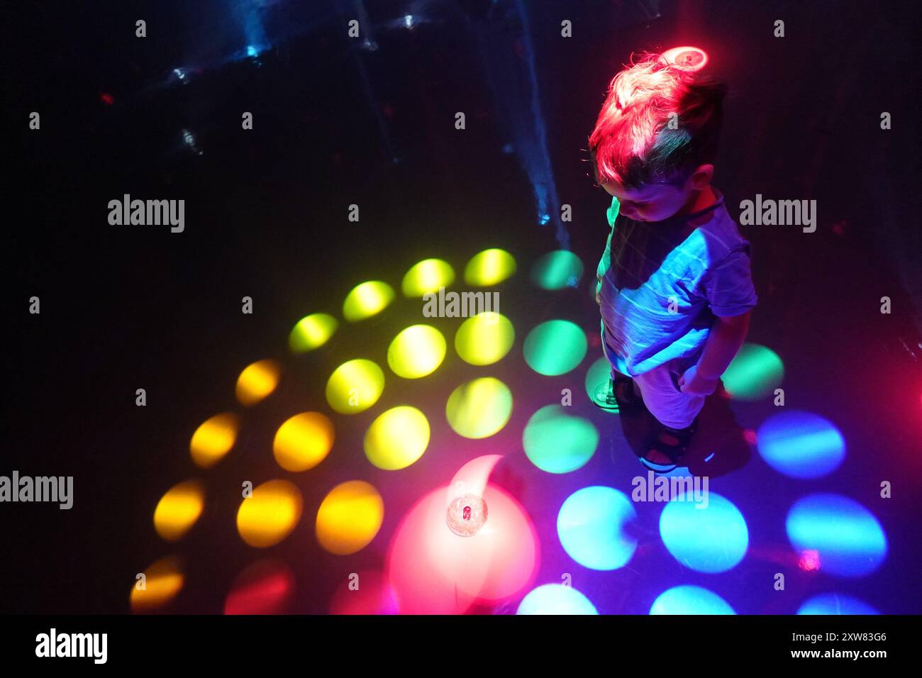 Jerusalem, Israel. 18th Aug, 2024. A young boy experiences interactive ...