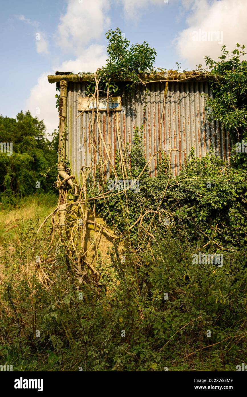 Derelict farm building hi-res stock photography and images - Alamy