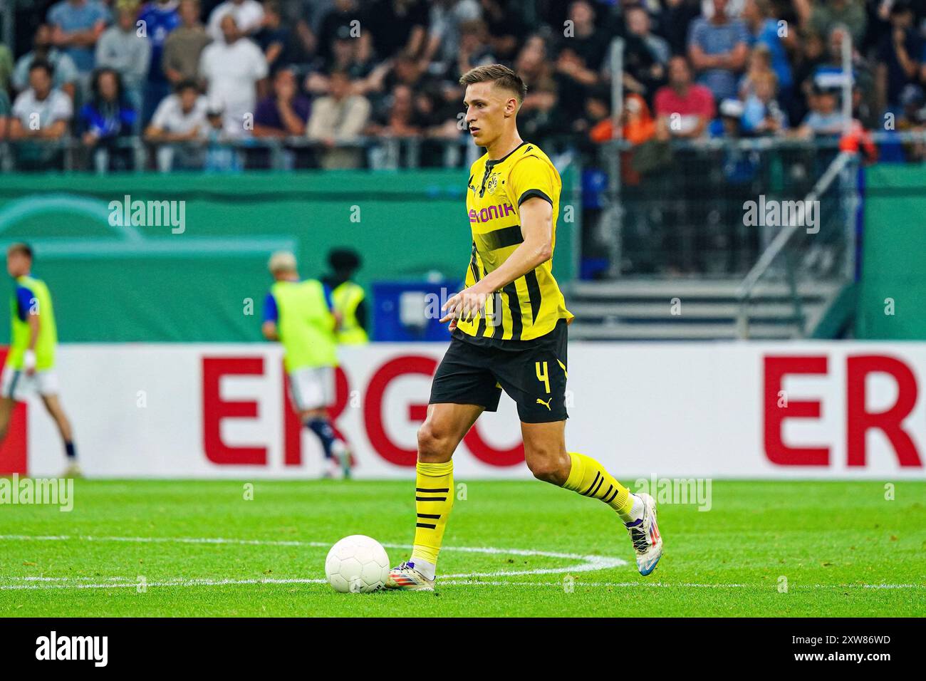 Nico Schlotterbeck (Borussia Dortmund, #04) GER, 1. FC Phoenix Luebeck ...