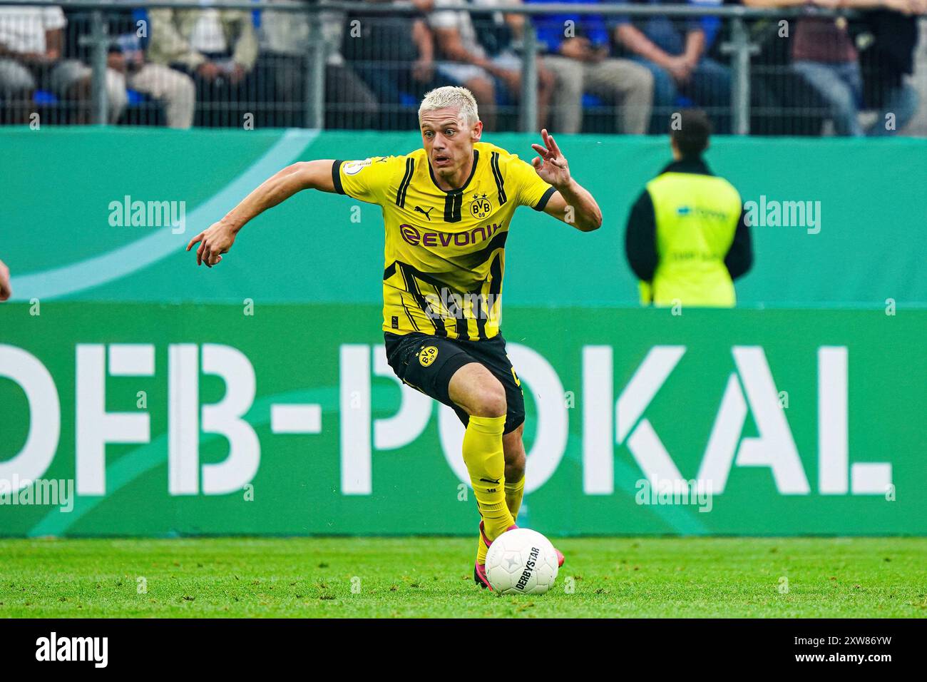 Julian Ryerson (Borussia Dortmund, #26) GER, 1. FC Phoenix Luebeck vs ...