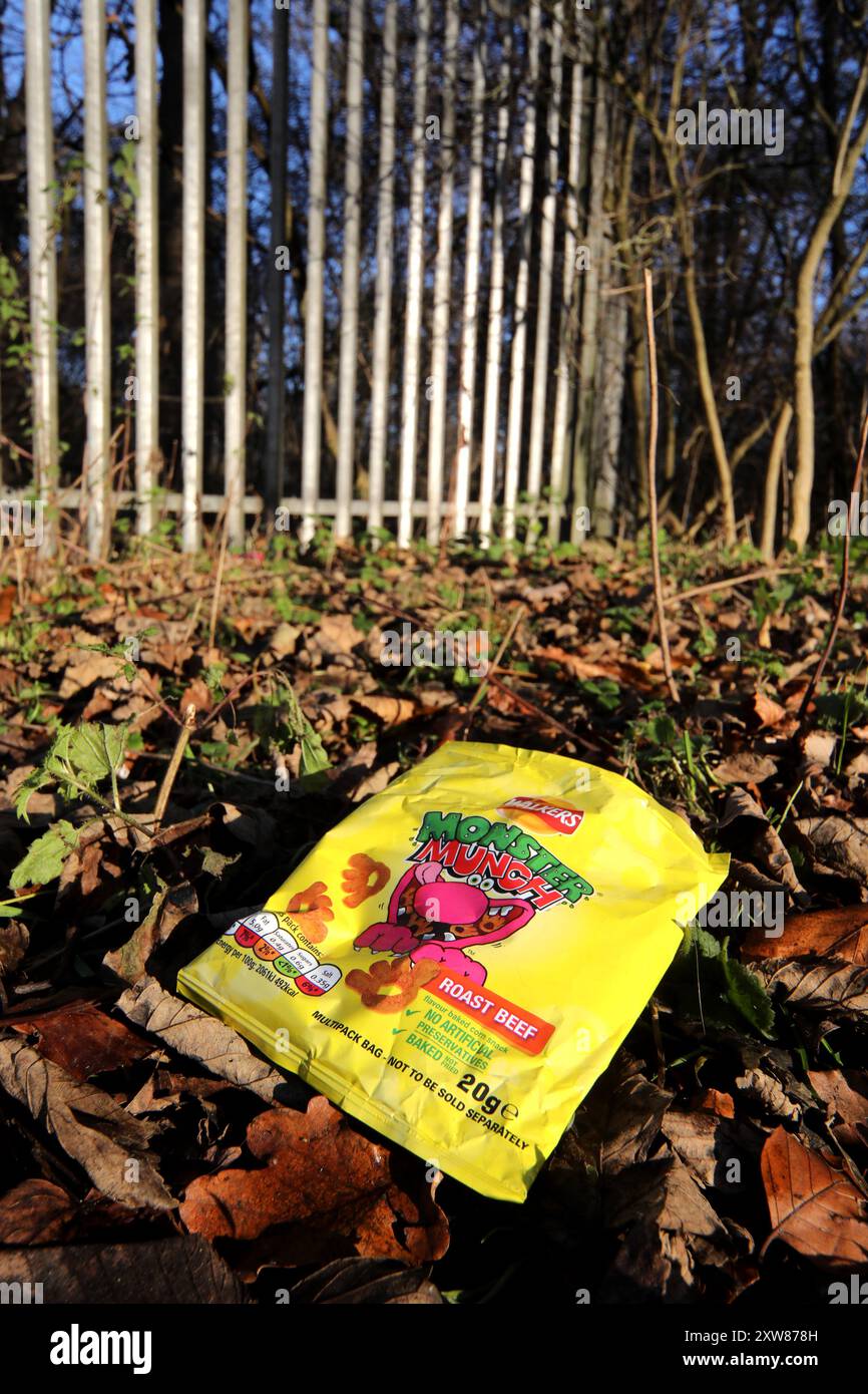 Empty crisp packet hi-res stock photography and images - Alamy