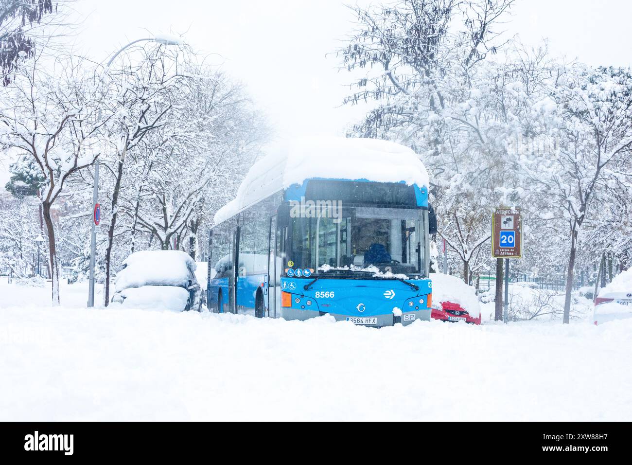 Bus stuck hi-res stock photography and images - Alamy