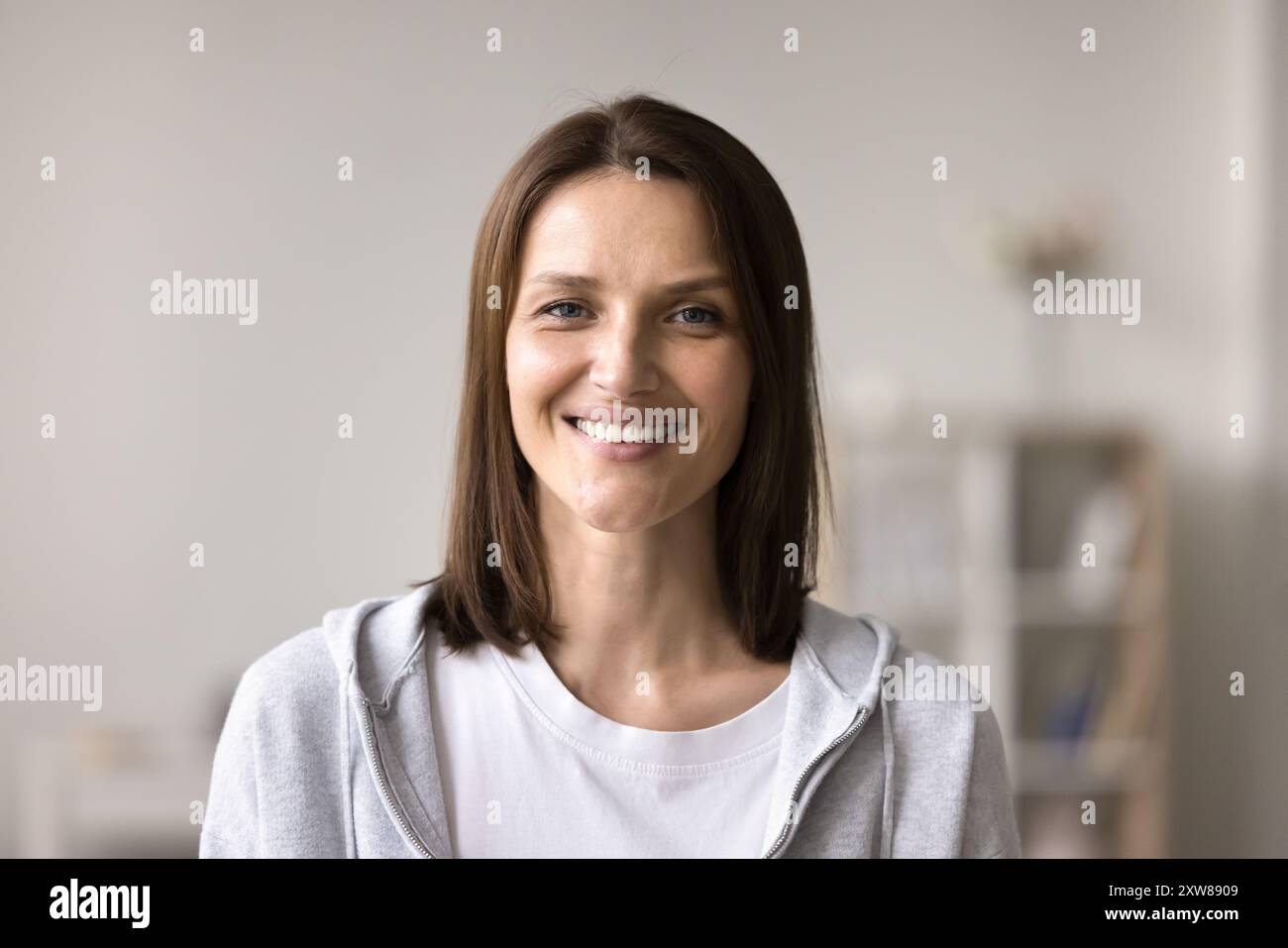 Head shot portrait of pretty middle-aged woman Stock Photo - Alamy
