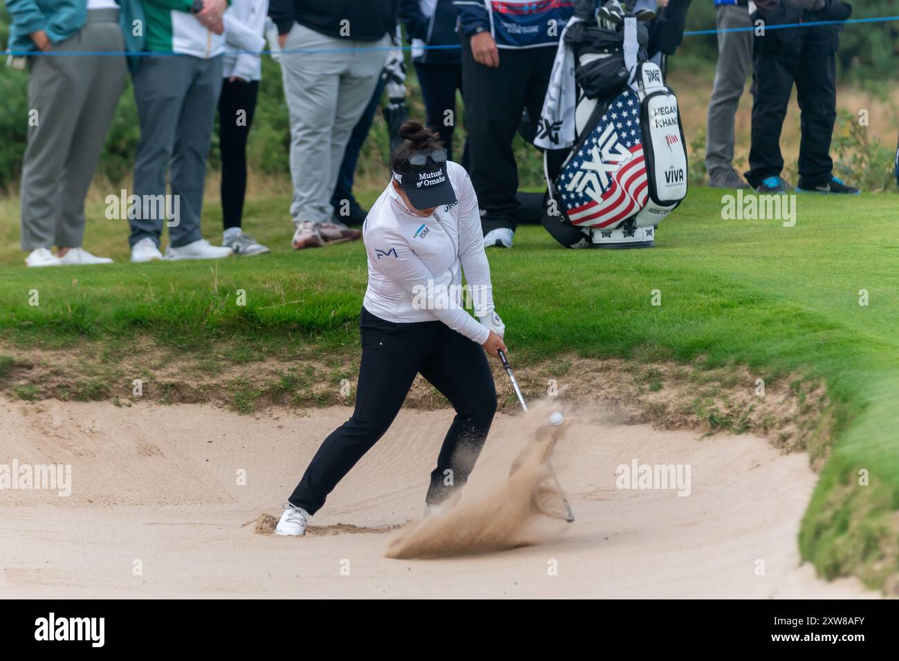 North Ayrshire, Scotland. 18th August 2024. Megan Khang splashing out ...