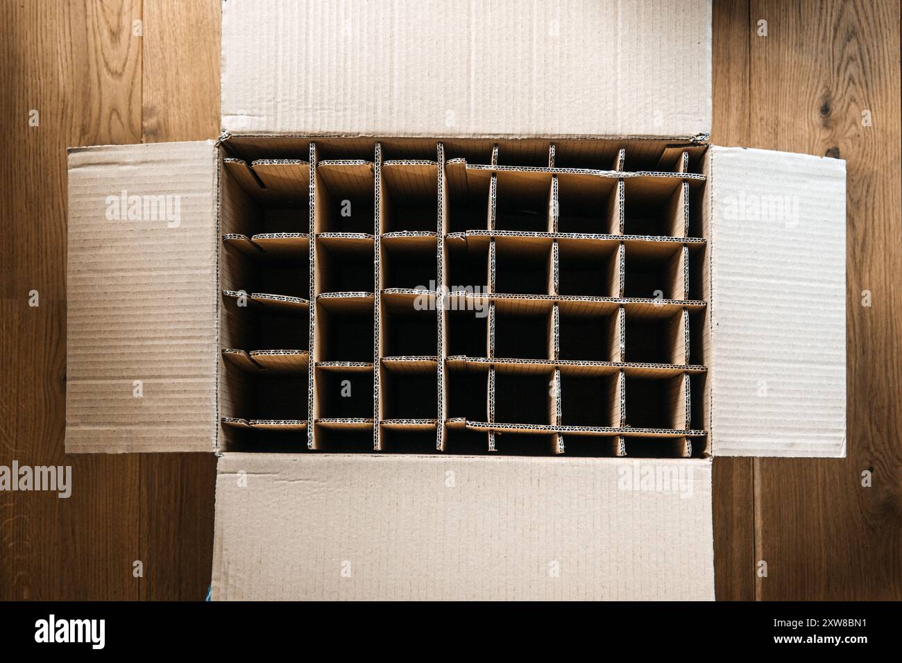 Slot crate hi-res stock photography and images - Alamy