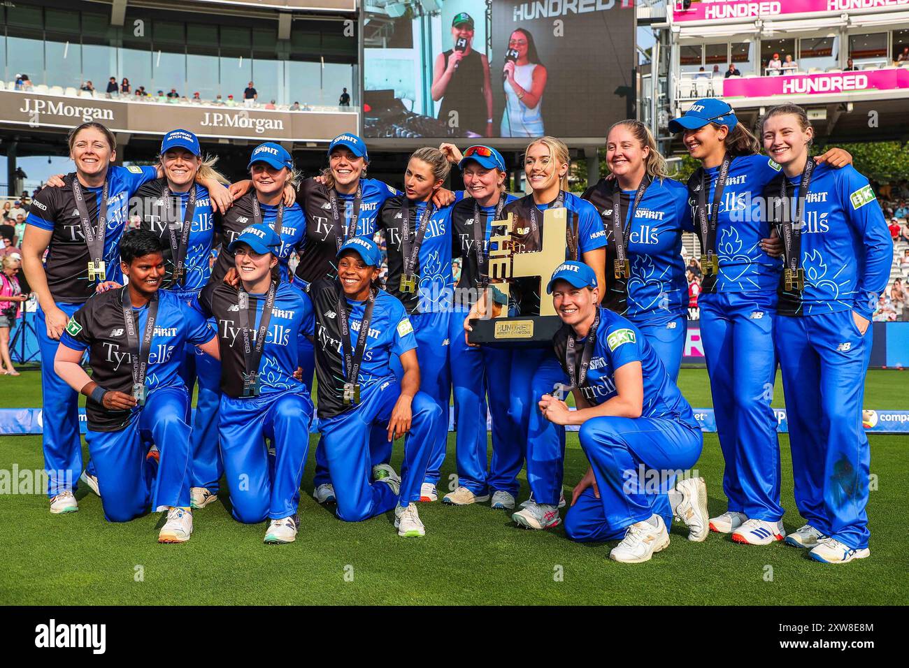 London Spirit Women celebrate their win following the The Hundred Women ...