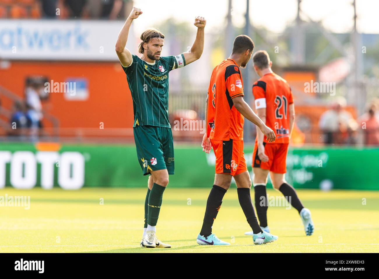 VOLENDAM, 18-08-2024, Kras Stadium, Dutch Football, Keuken Kampioen ...