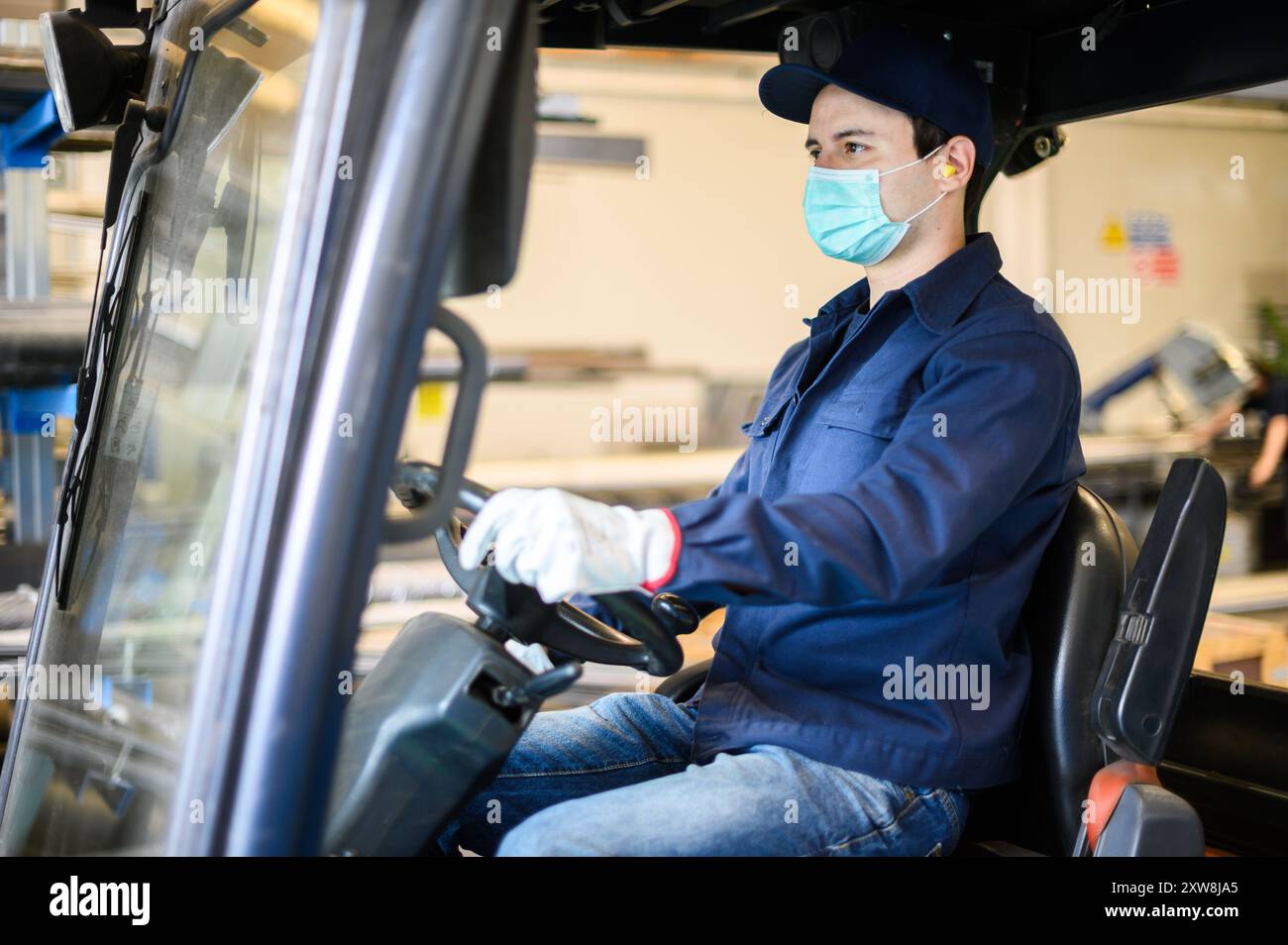 Handsome construction worker hi-res stock photography and images - Alamy