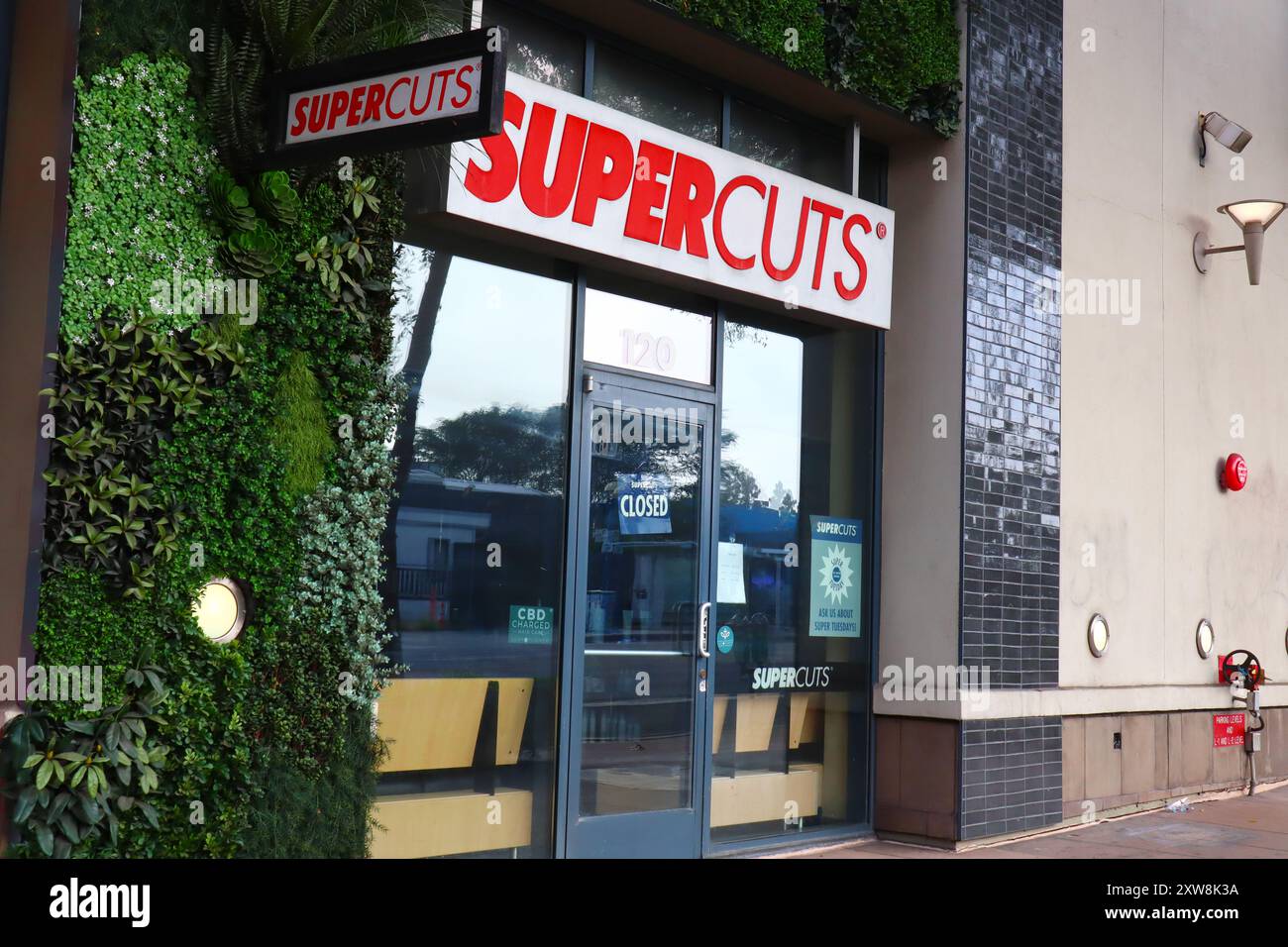 Exterior business spa salon hi-res stock photography and images - Alamy