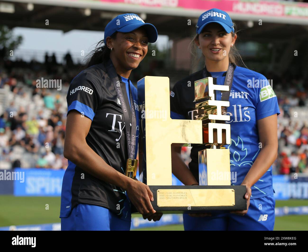 Sophie munro cricket hi-res stock photography and images - Alamy