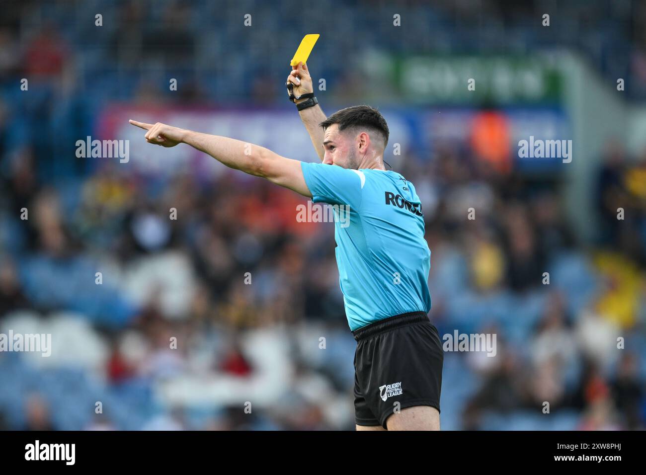 Referee aaron moore hi-res stock photography and images - Alamy