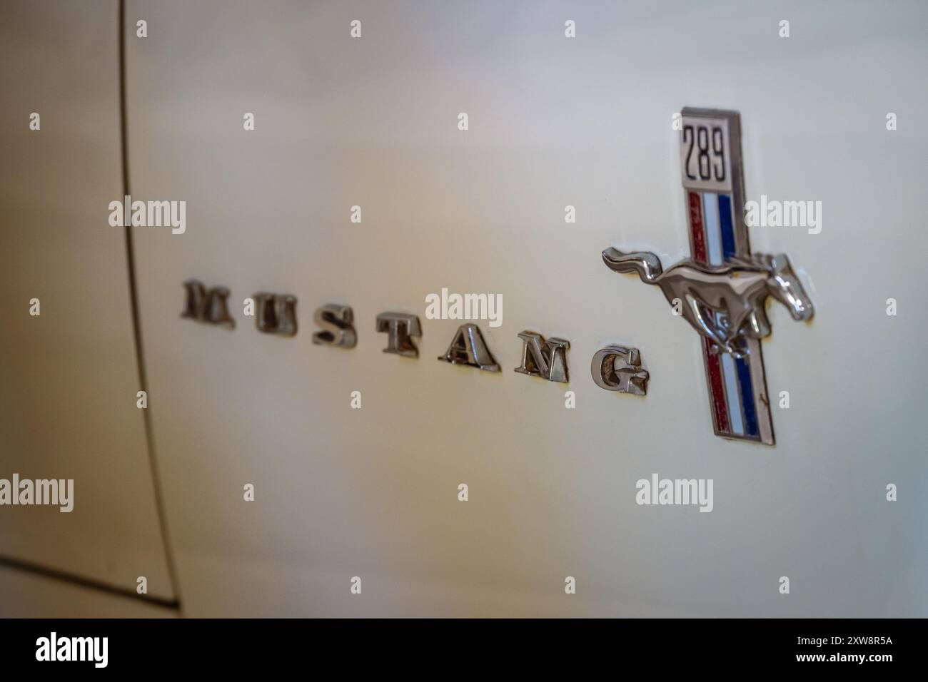 Ford mustang badge hi-res stock photography and images - Alamy