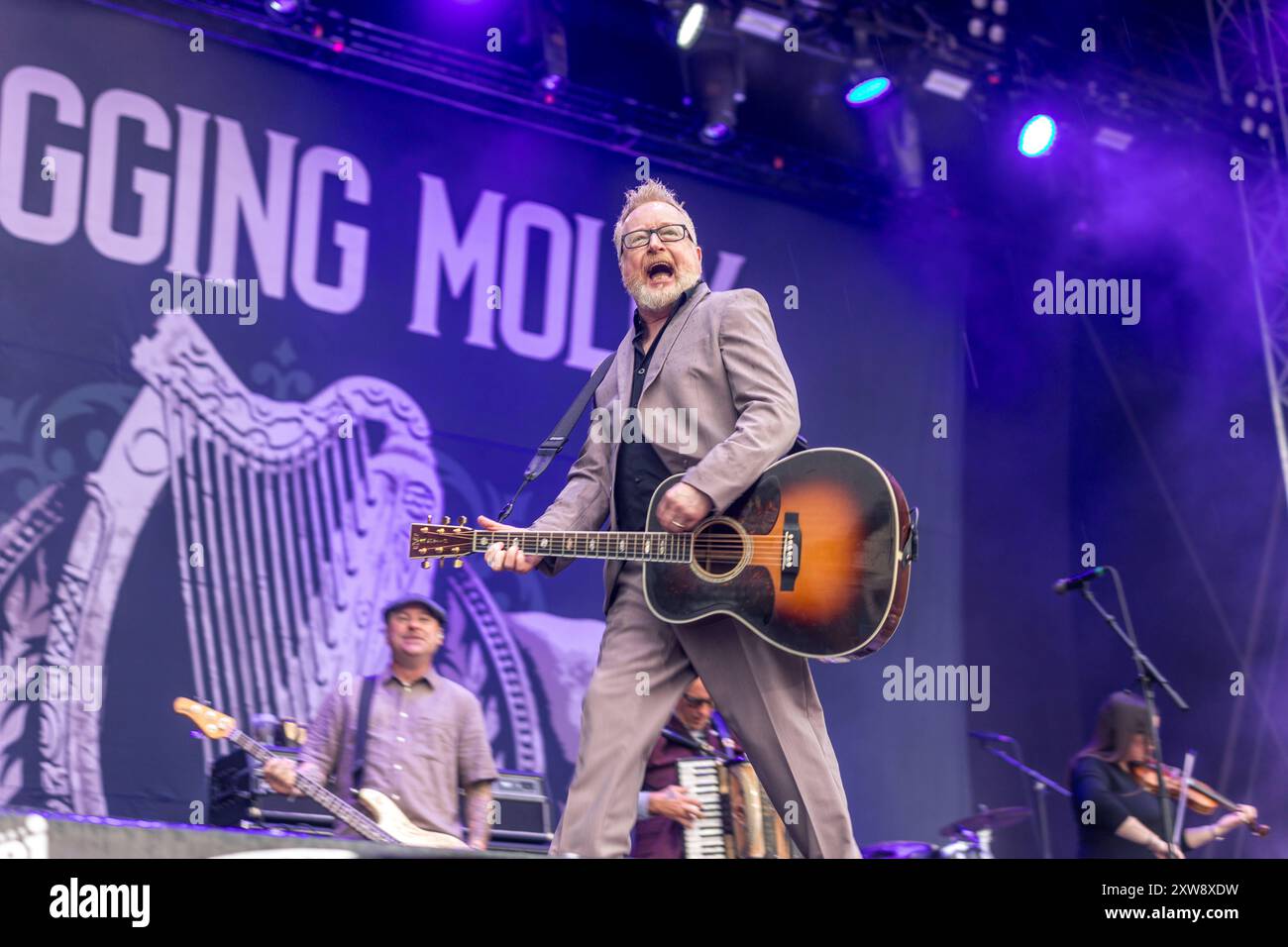 Auf dem banjo hi-res stock photography and images - Alamy