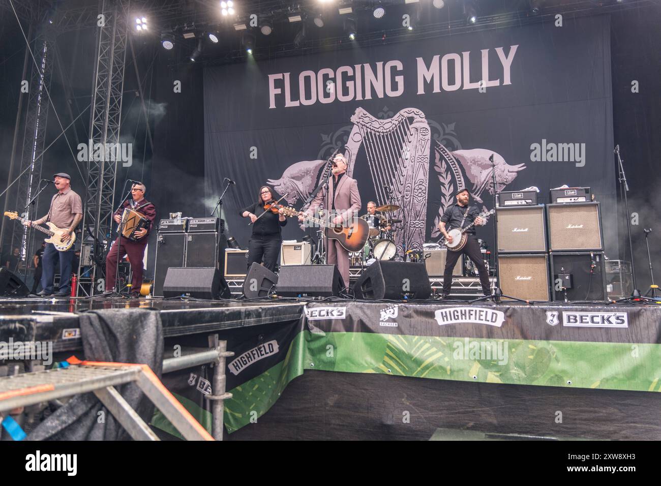 Auf dem banjo hi-res stock photography and images - Alamy