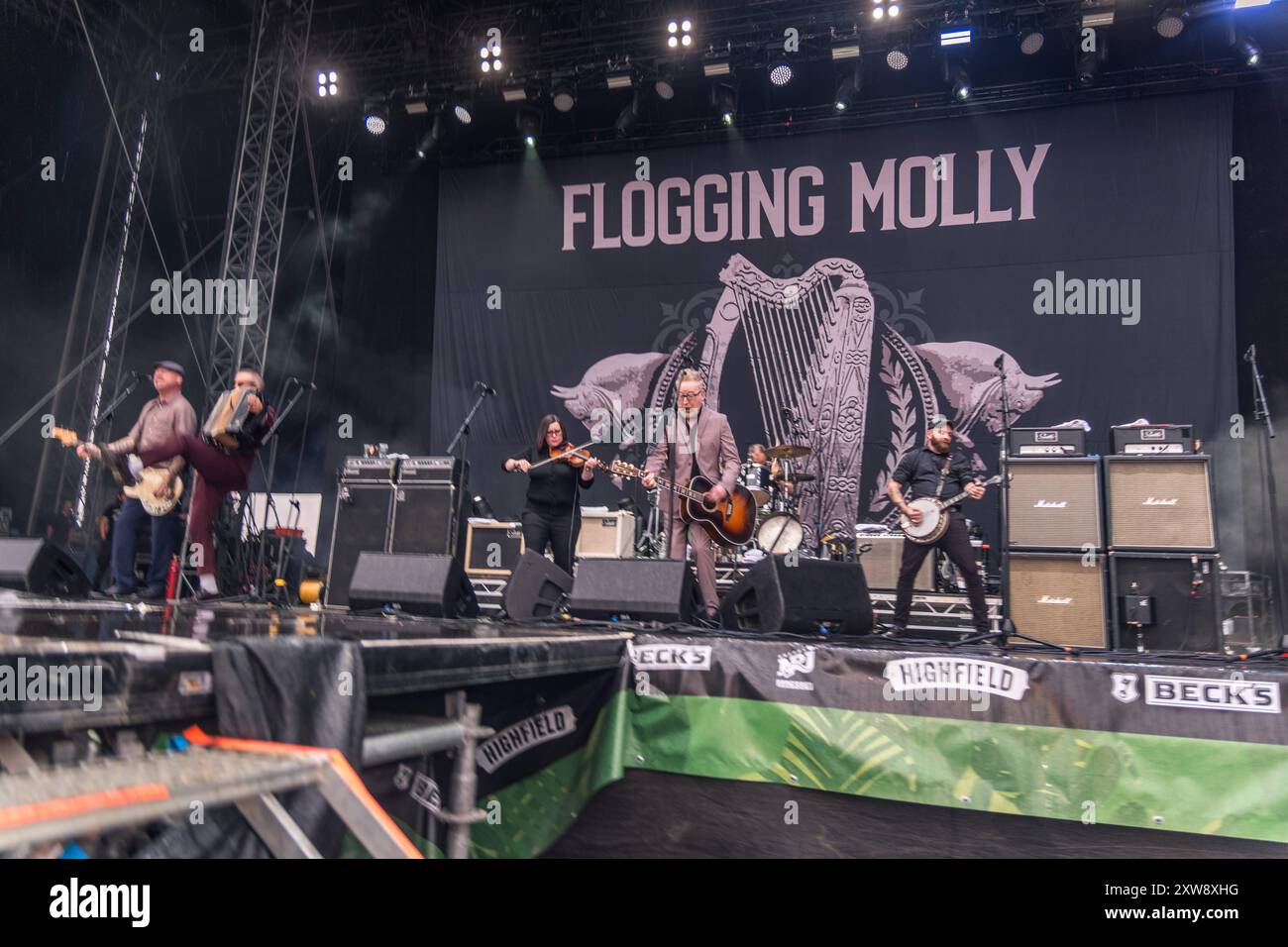 Die irisch - us-amerikanische Folk-Punk-Rock Band Flogging Molly live auf dem Highfield 2024 ...