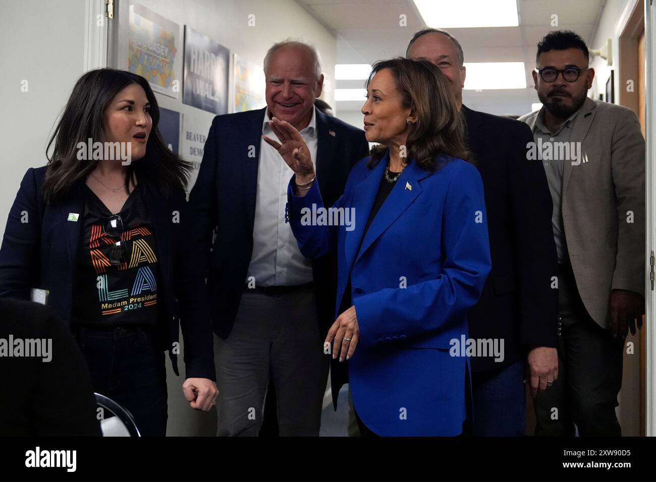 Democratic presidential nominee Vice President Kamala Harris, center ...