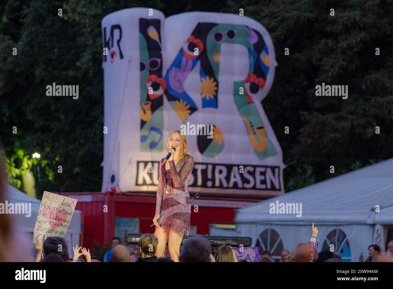 Lea - KunstRasen Bonn Gronau 2024 - 18.08.2024 Die deutsche Singer Song ...
