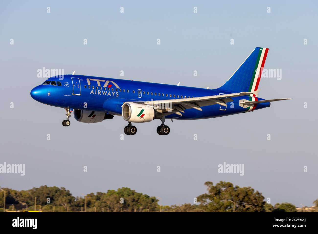 ITA Airways Airbus A319-111 (REG: EI-IMV) landing runway 31 Stock Photo ...