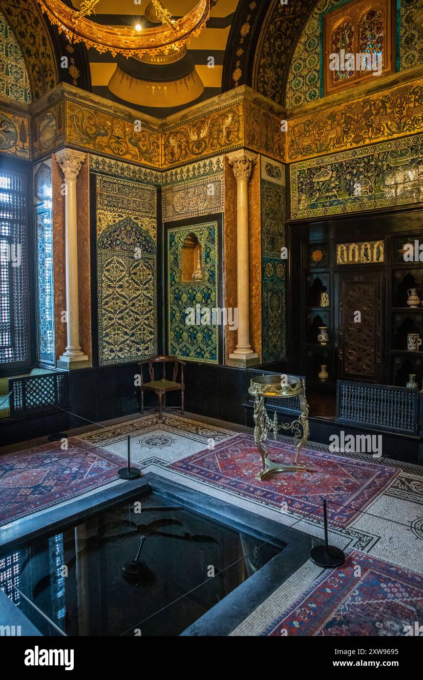 View of the Arab Hall at Leighton House Museum Stock Photo - Alamy