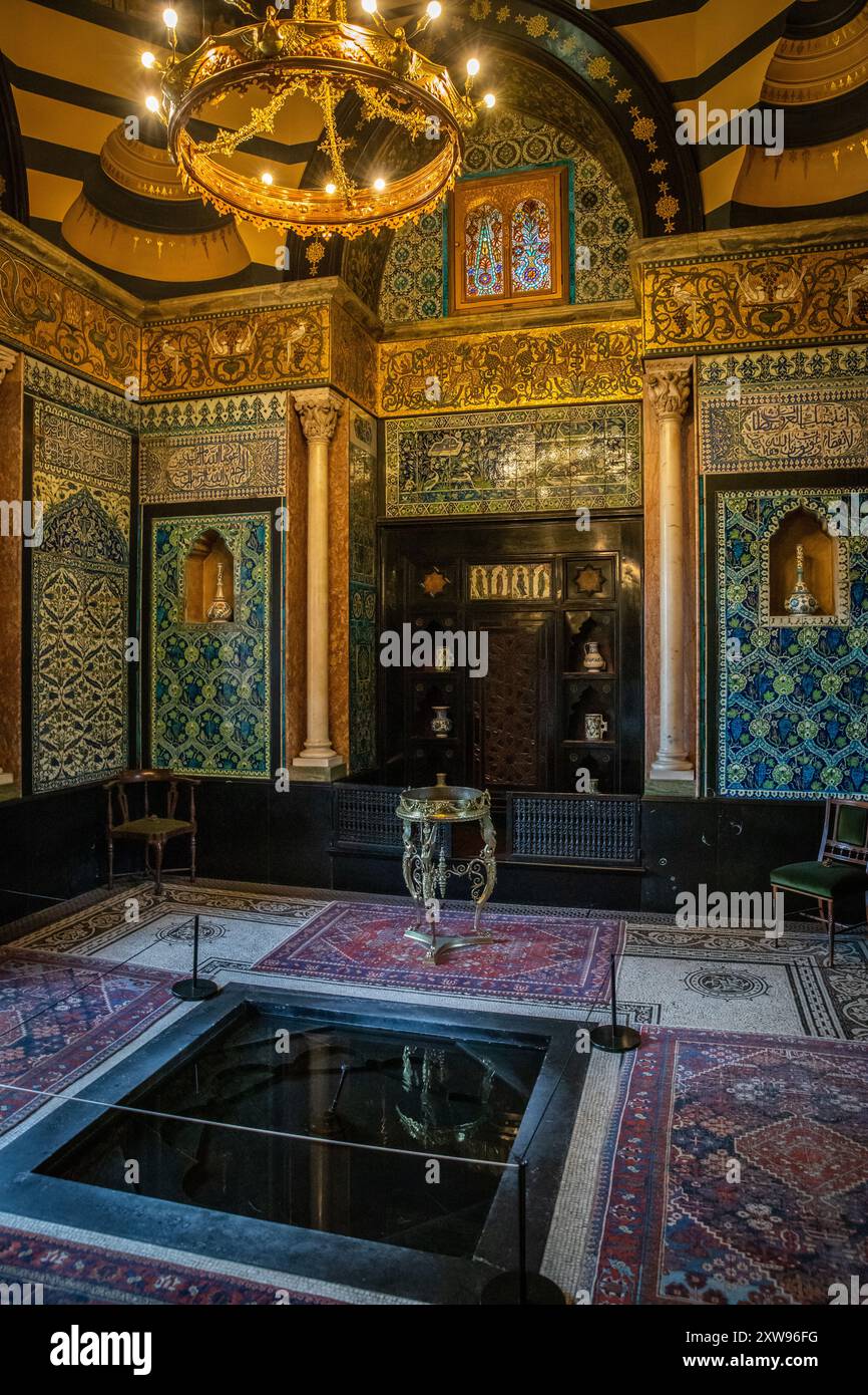 View of the Arab Hall at Leighton House Museum Stock Photo - Alamy