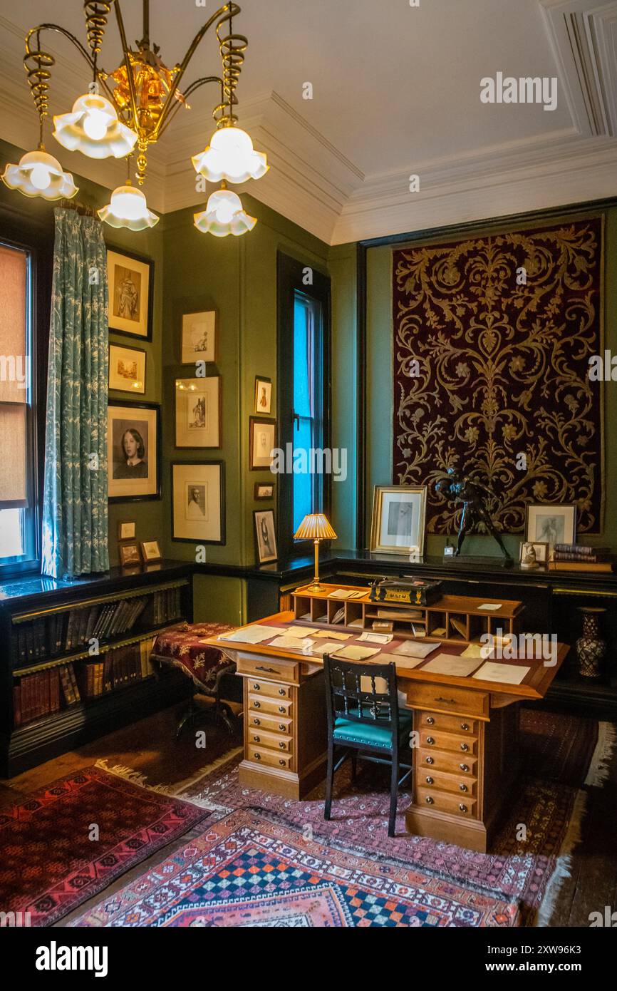The library or office of Lord Frederic Leighton at Leighton House ...