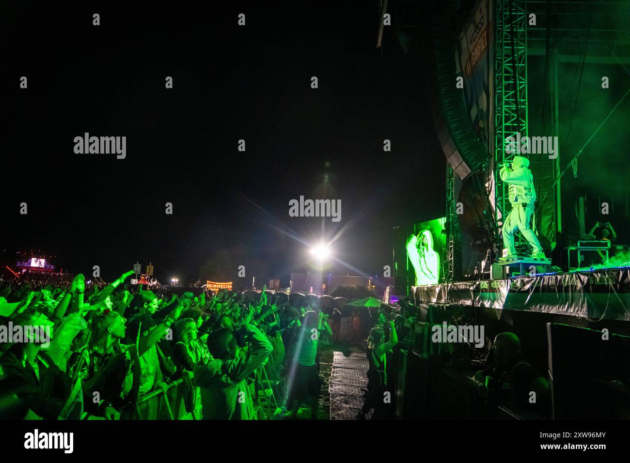 Der deutsche Rapper Marten Laciny Marteria mit seinem Alter Ego ...