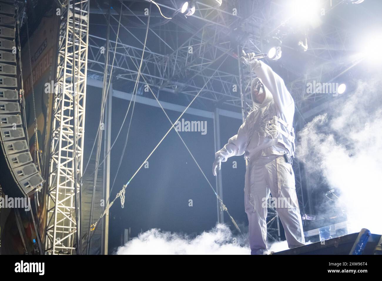 Der deutsche Rapper Marten Laciny Marteria mit seinem Alter Ego ...