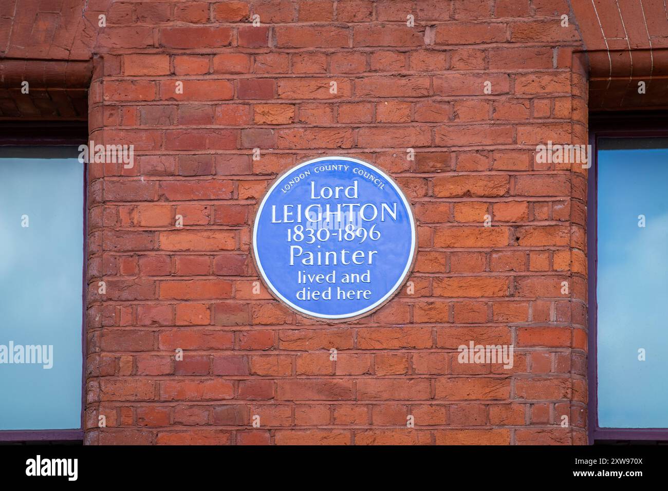 Blue plaque on the facade of the Leighton House Museum commemorating ...
