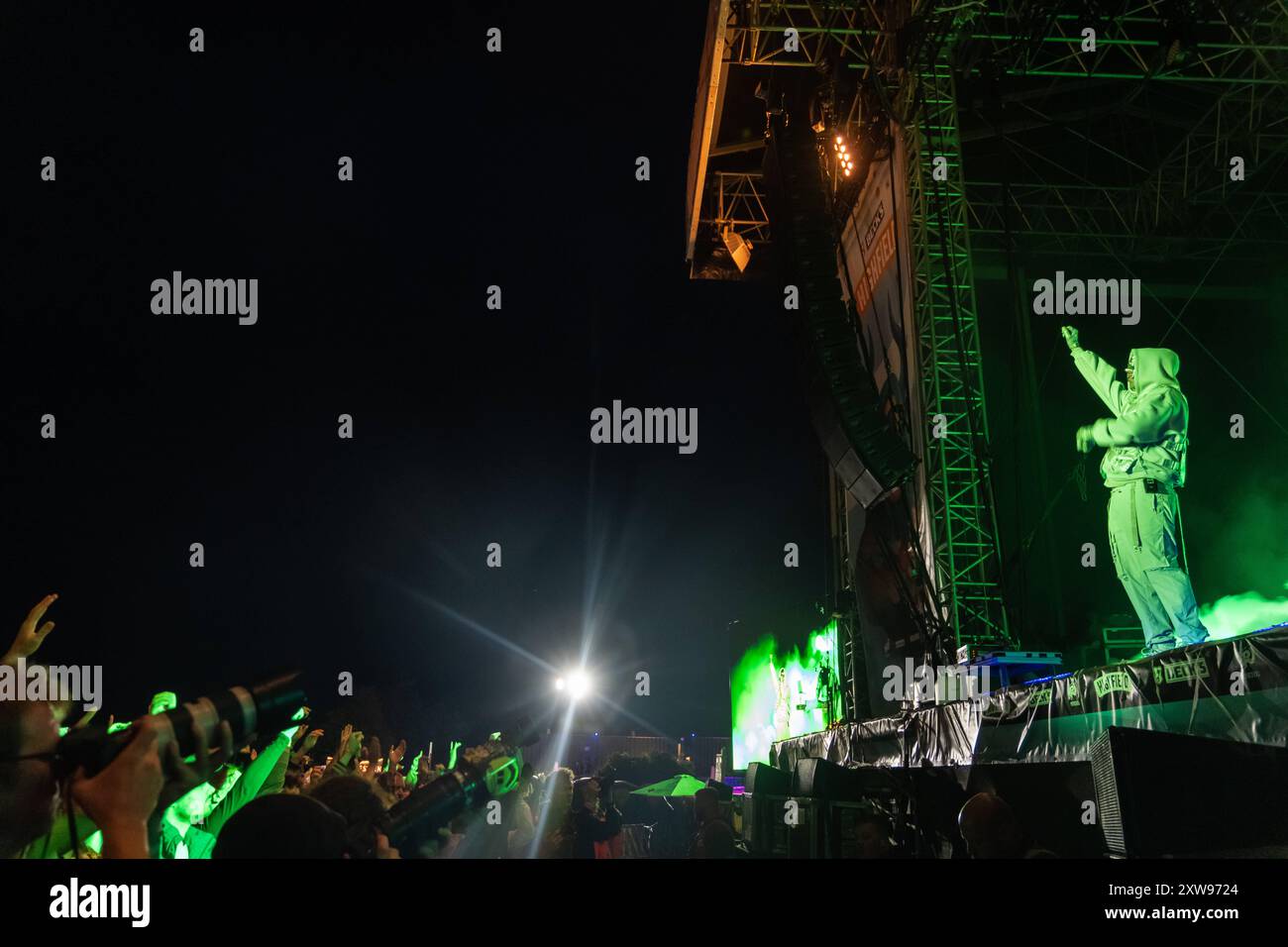 Der deutsche Rapper Marten Laciny Marteria mit seinem Alter Ego ...