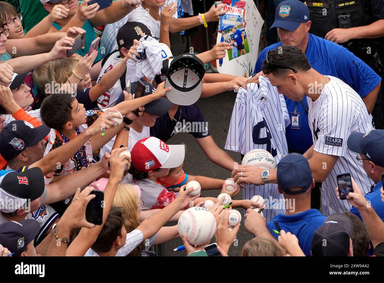 New York Yankees' Aaron Judge signs autographs for fans as the New York ...