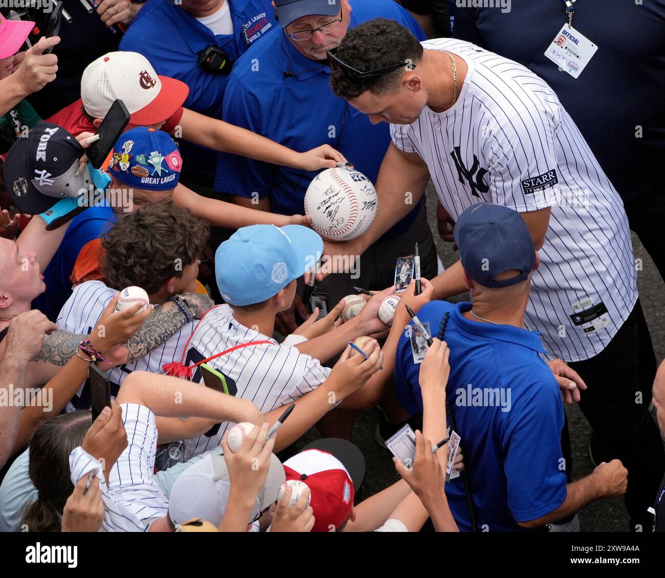New York Yankees' Aaron Judge signs autographs for fans as the New York ...