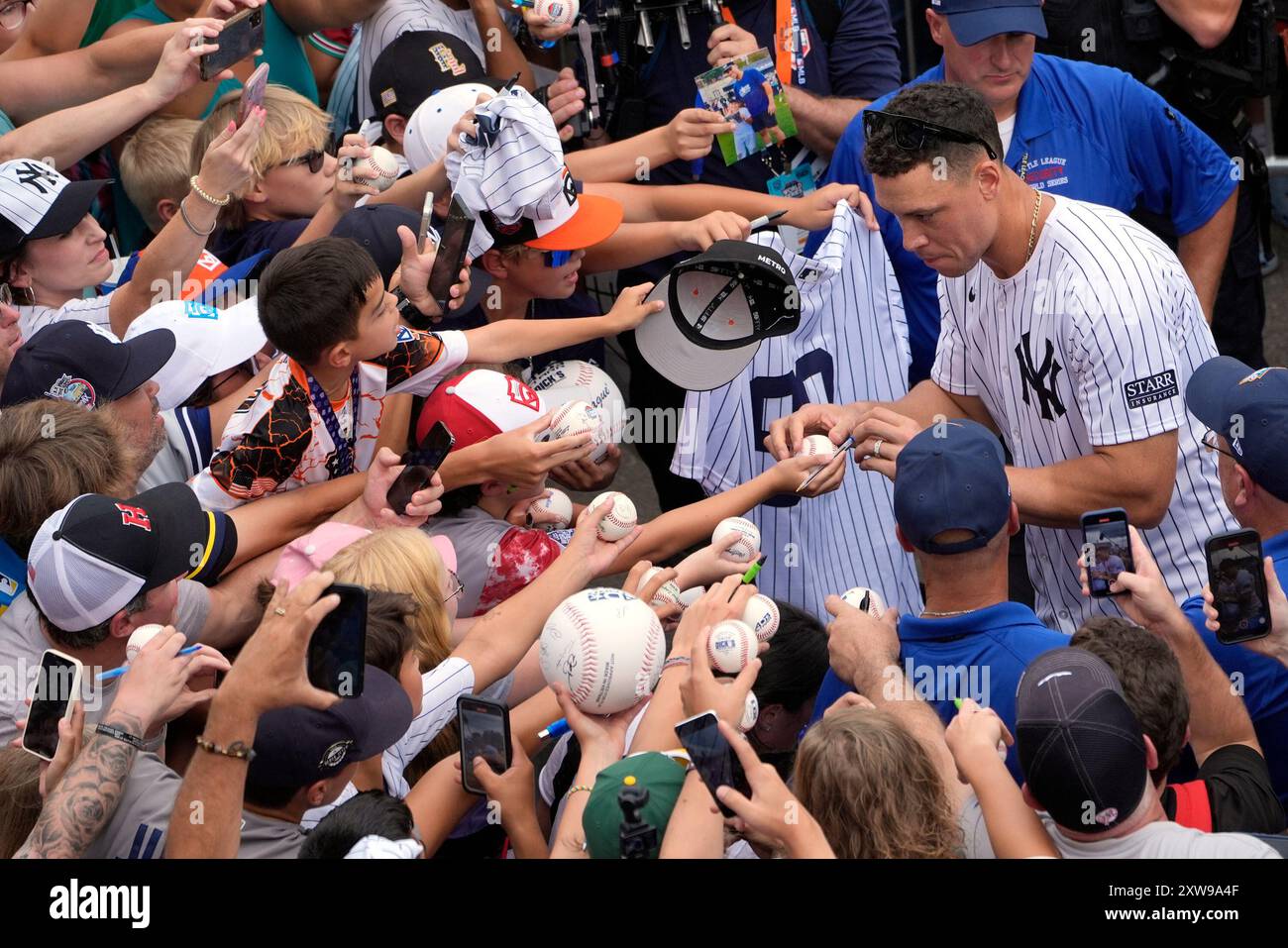 New York Yankees' Aaron Judge signs autographs for fans as the New York ...