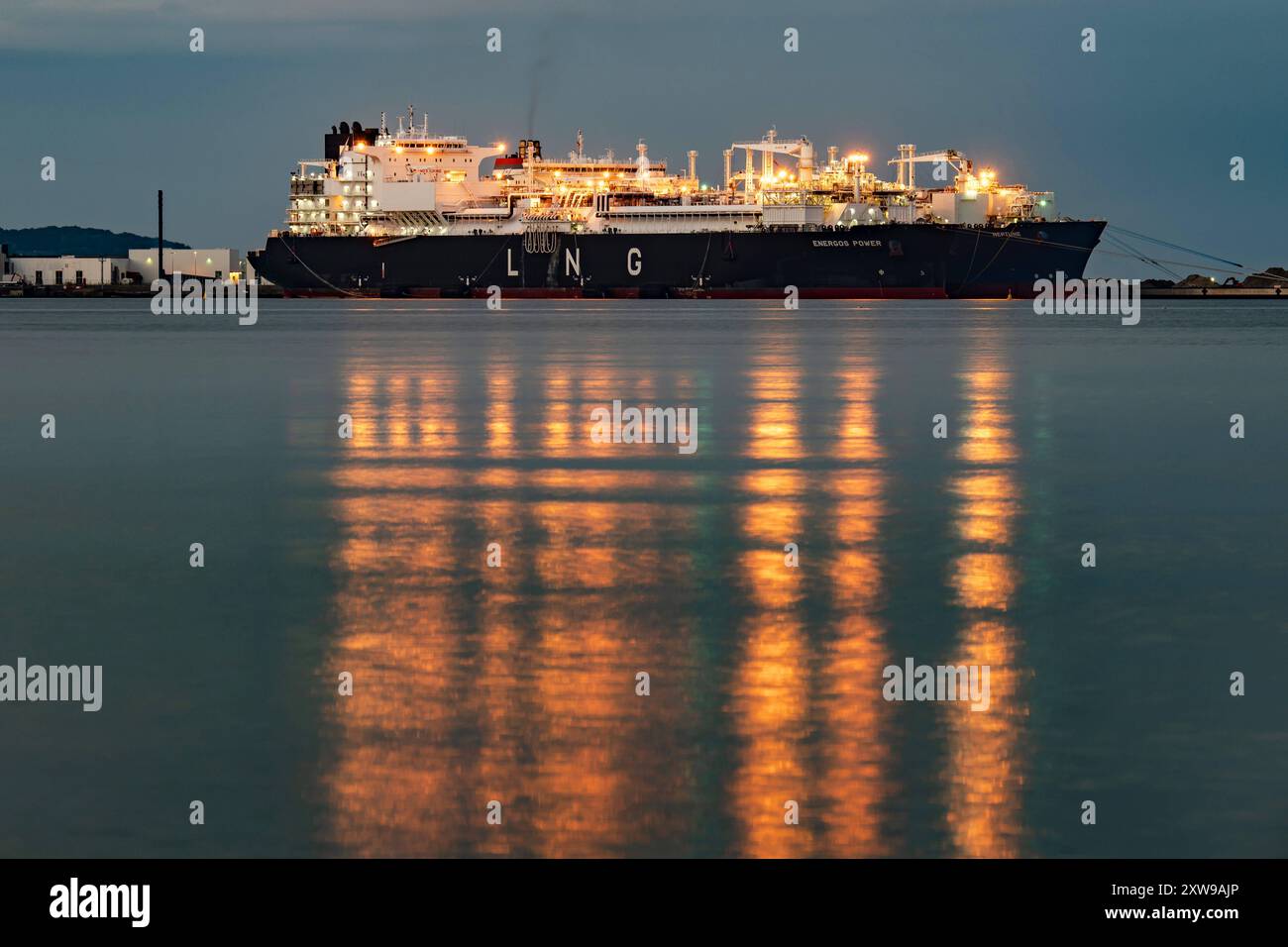 Lng plaene hi-res stock photography and images - Alamy