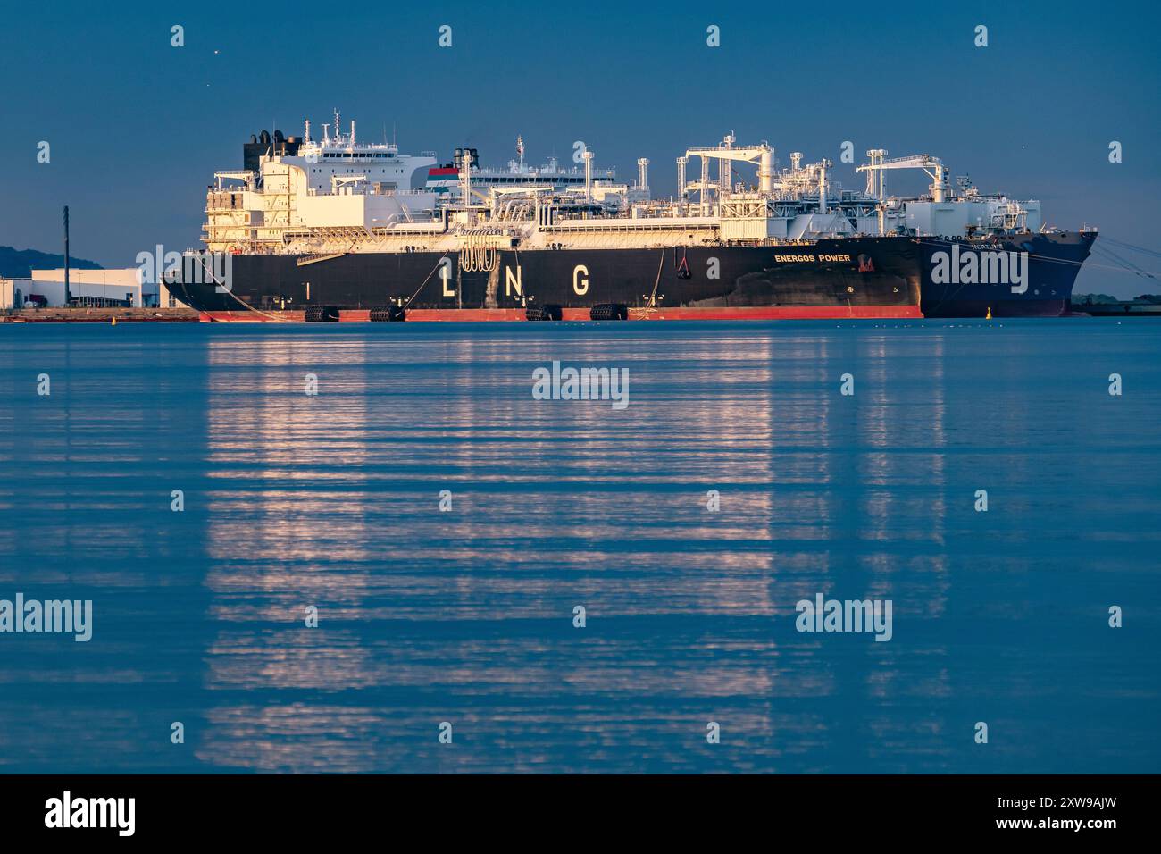 Lng plaene hi-res stock photography and images - Alamy