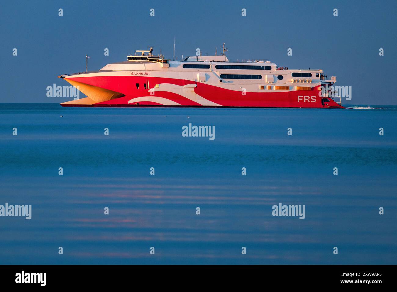 Blick auf die FRS Baltic Faehre am 16.08.2024 im Hafen Mukran in ...