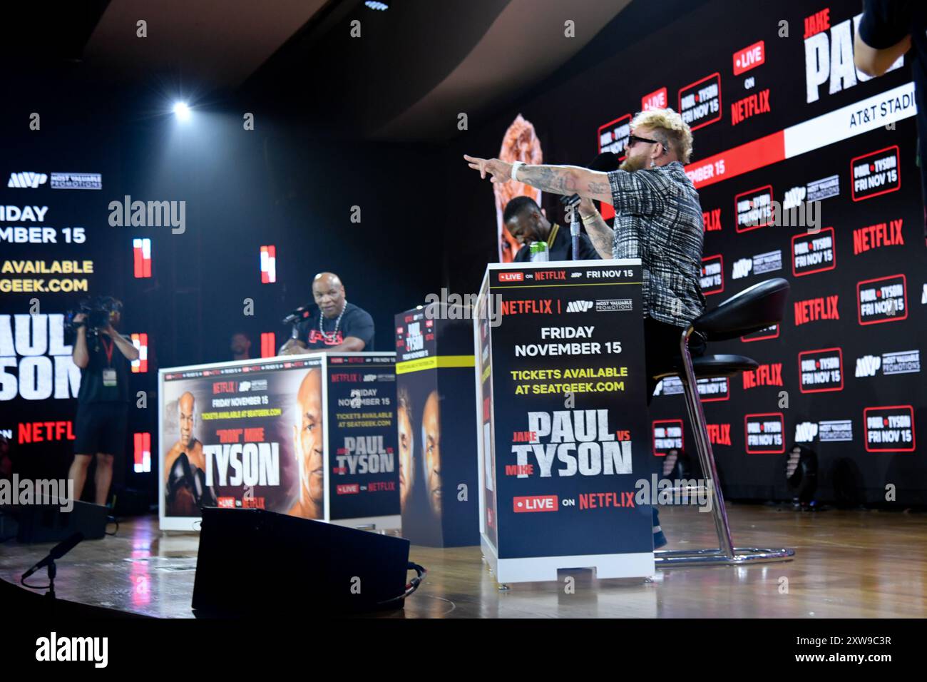 Mike tyson jake paul conference hi-res stock photography and images - Alamy