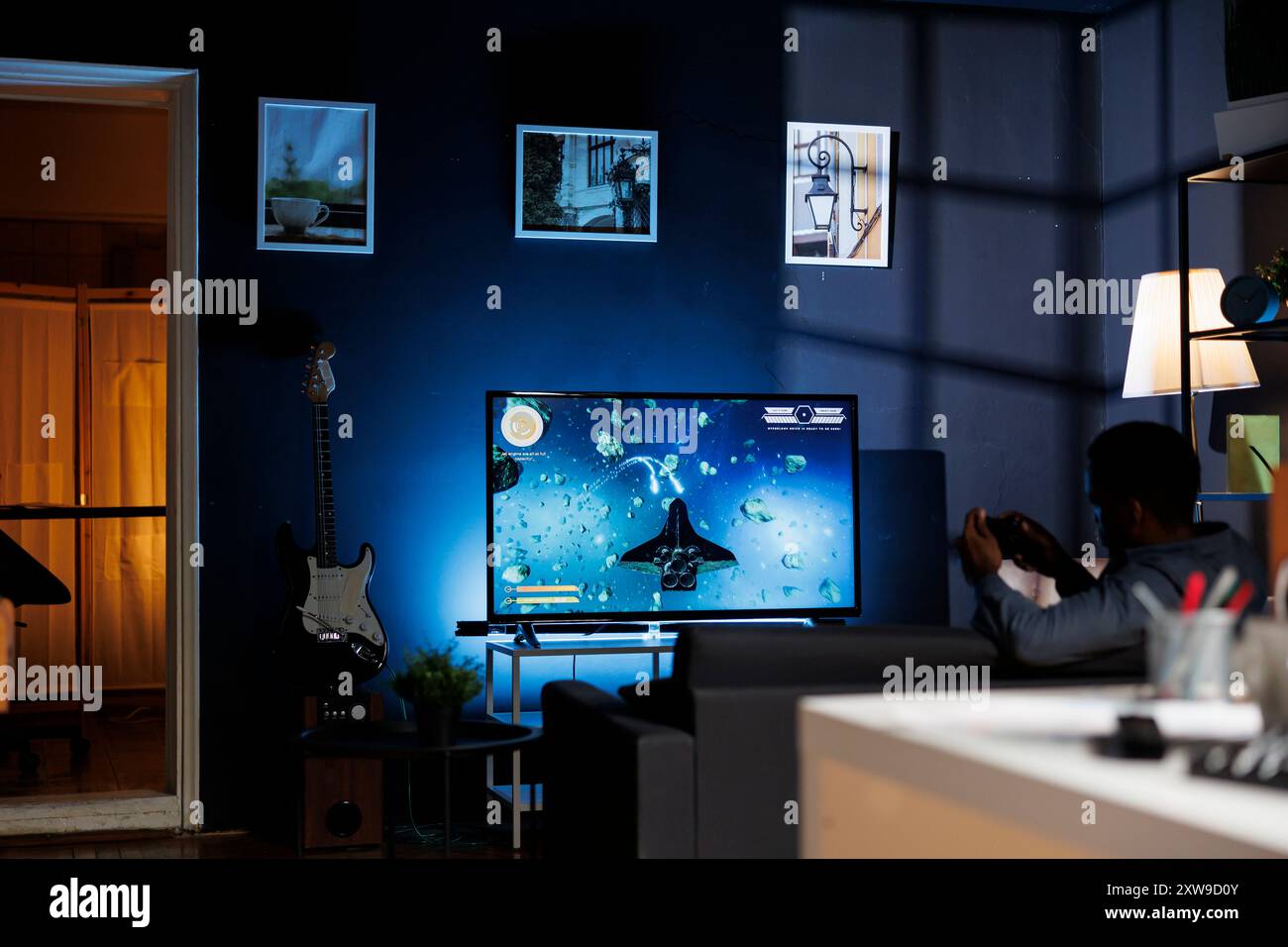 4k friends playing video games hi-res stock photography and images - Alamy