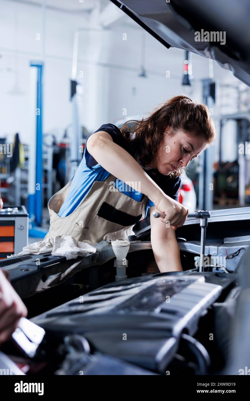 Check repair damaged parts vehicle hi-res stock photography and images ...