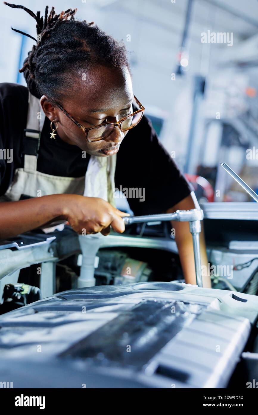 American tank repair shop hi-res stock photography and images - Alamy