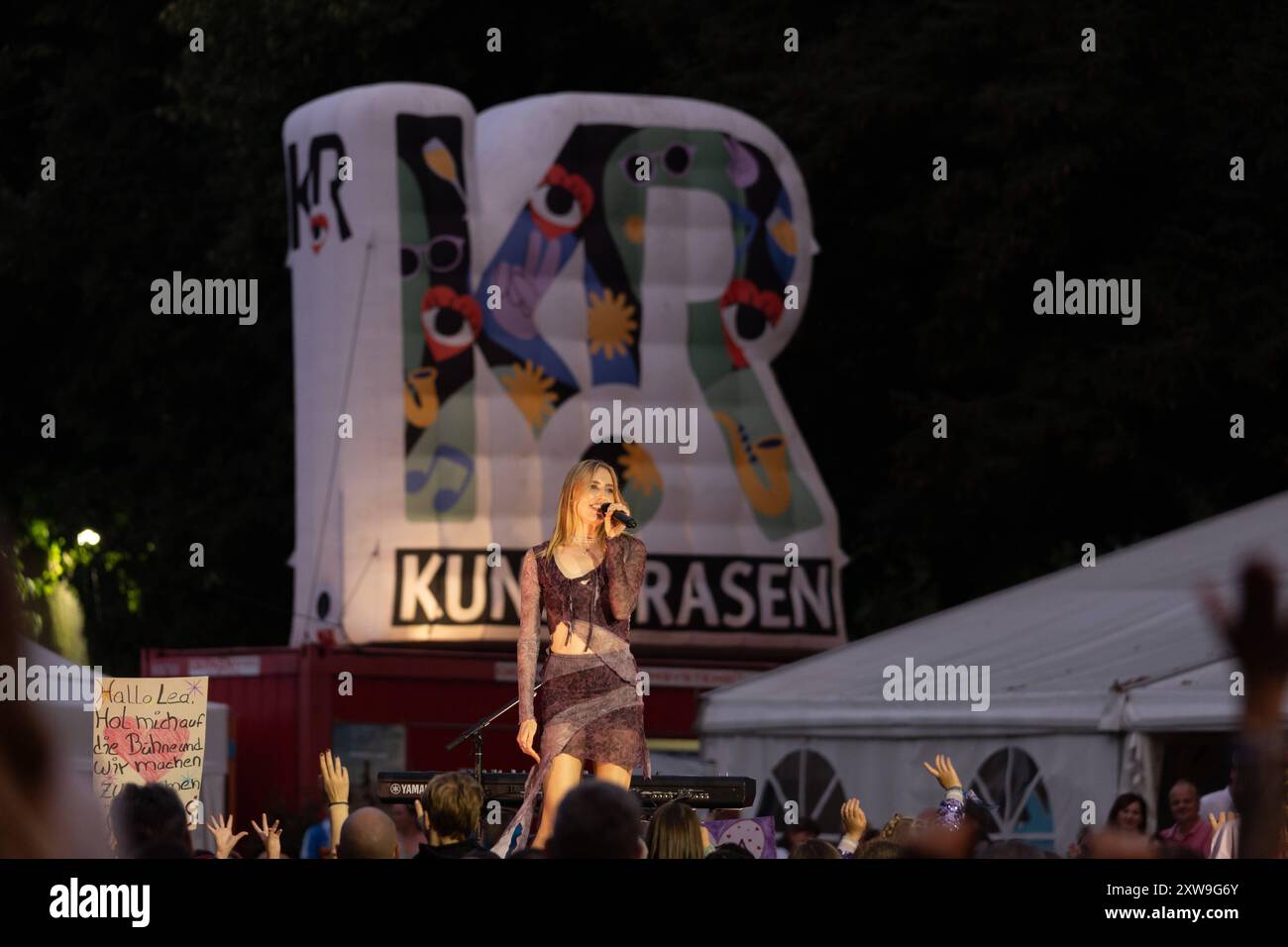 Lea - KunstRasen Bonn Gronau 2024 - 18.08.2024 Die deutsche Singer Song ...
