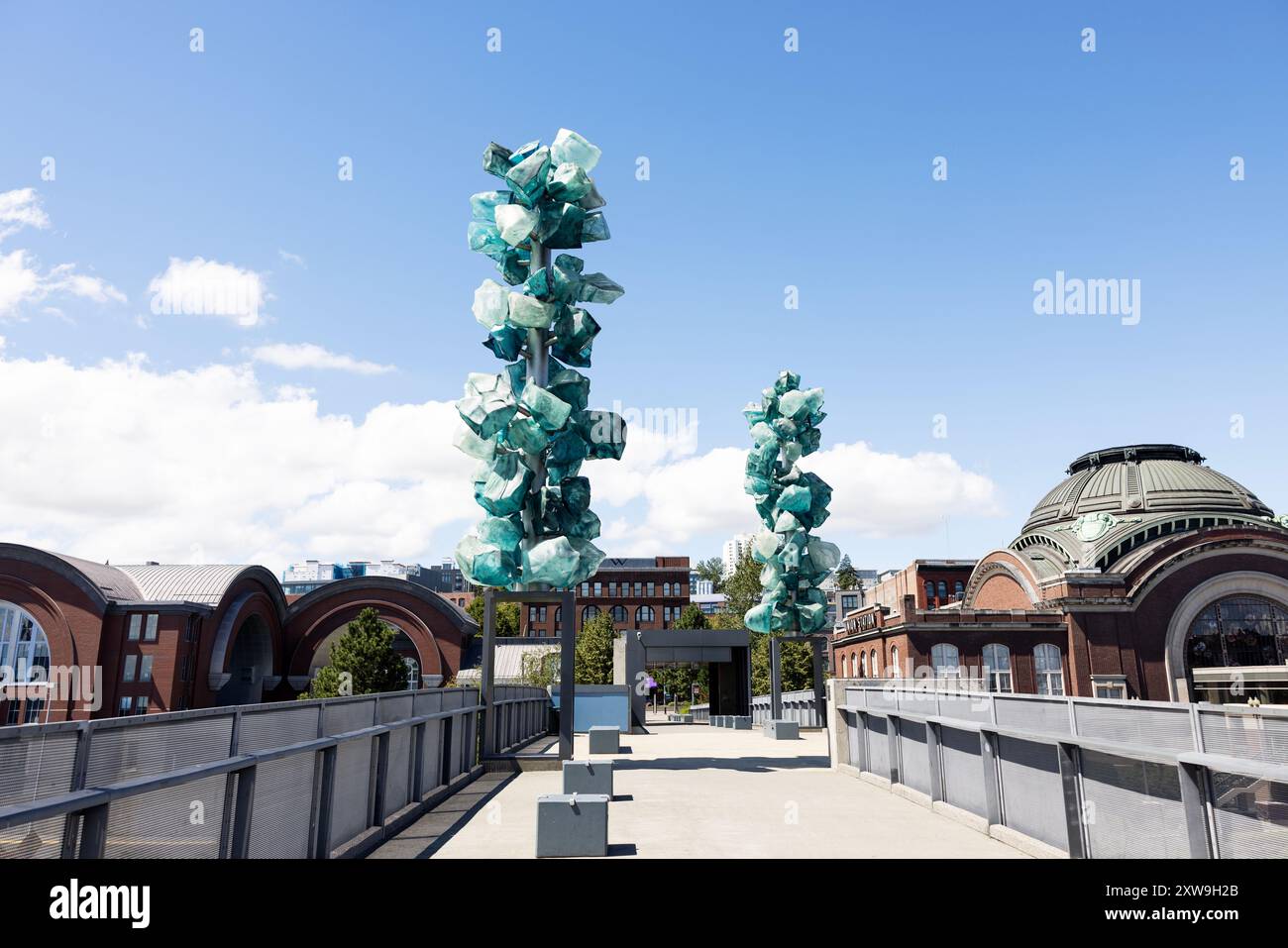 Crystal Towers by Dale Chihuly at the Bridge of Glass outside the ...