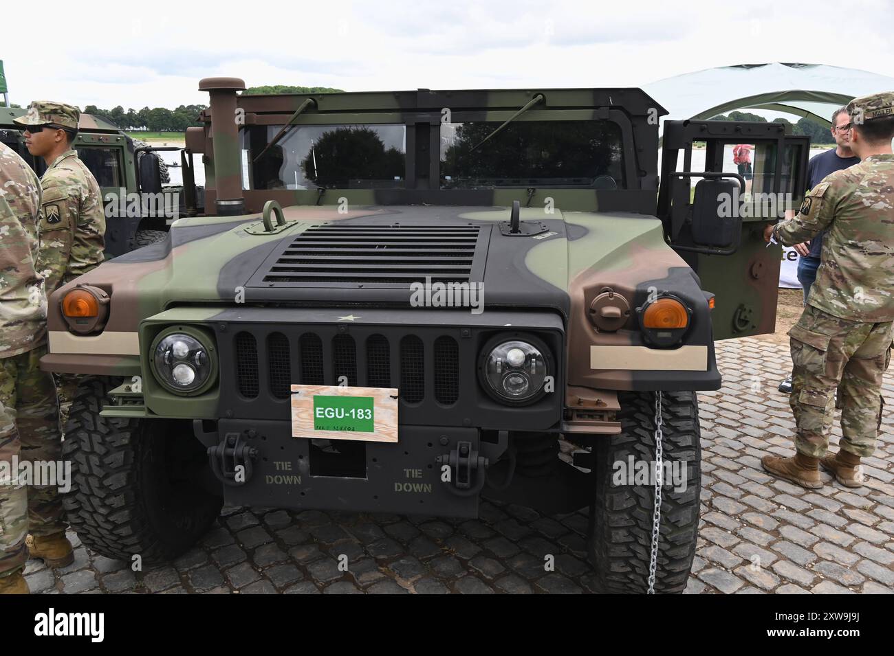 Fahrzeug der US Army *** US Army vehicle Stock Photo - Alamy